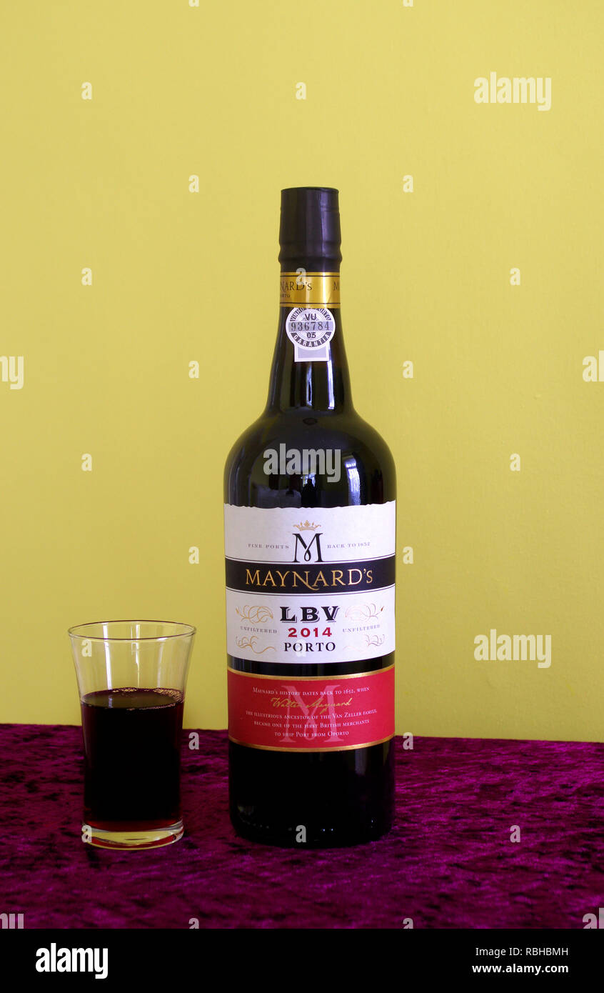 Boisson au port Banque de photographies et d’images à haute résolution ...