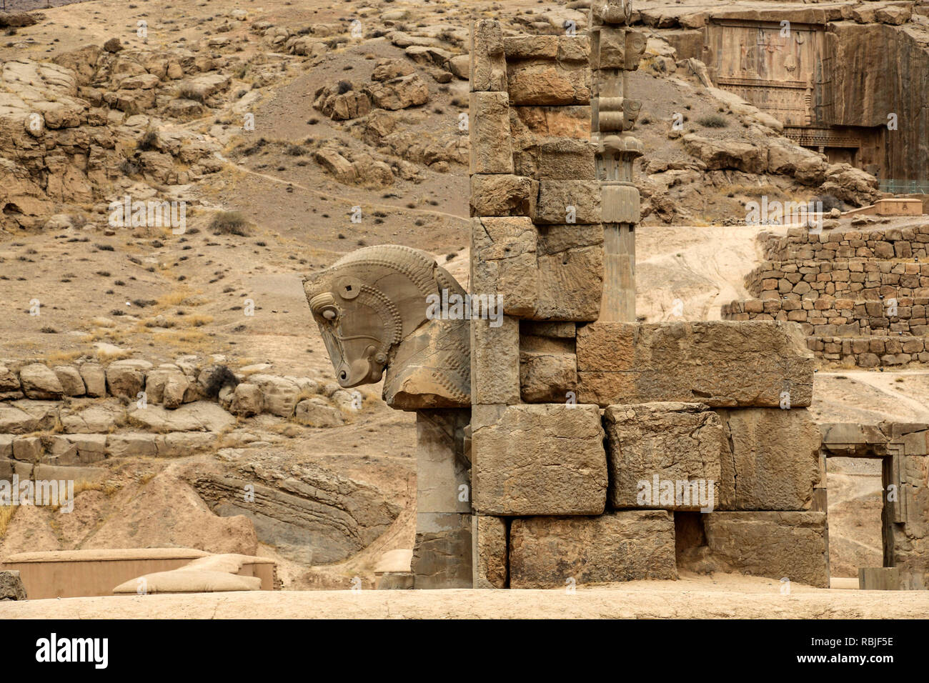 Les anciennes ruines du complexe cérémonial Persepolis, célèbre ...