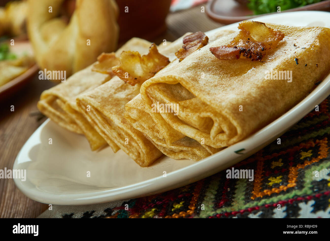 Crêpes roulées, Nalysnyky , crêpes avec différentes garnitures, une ...