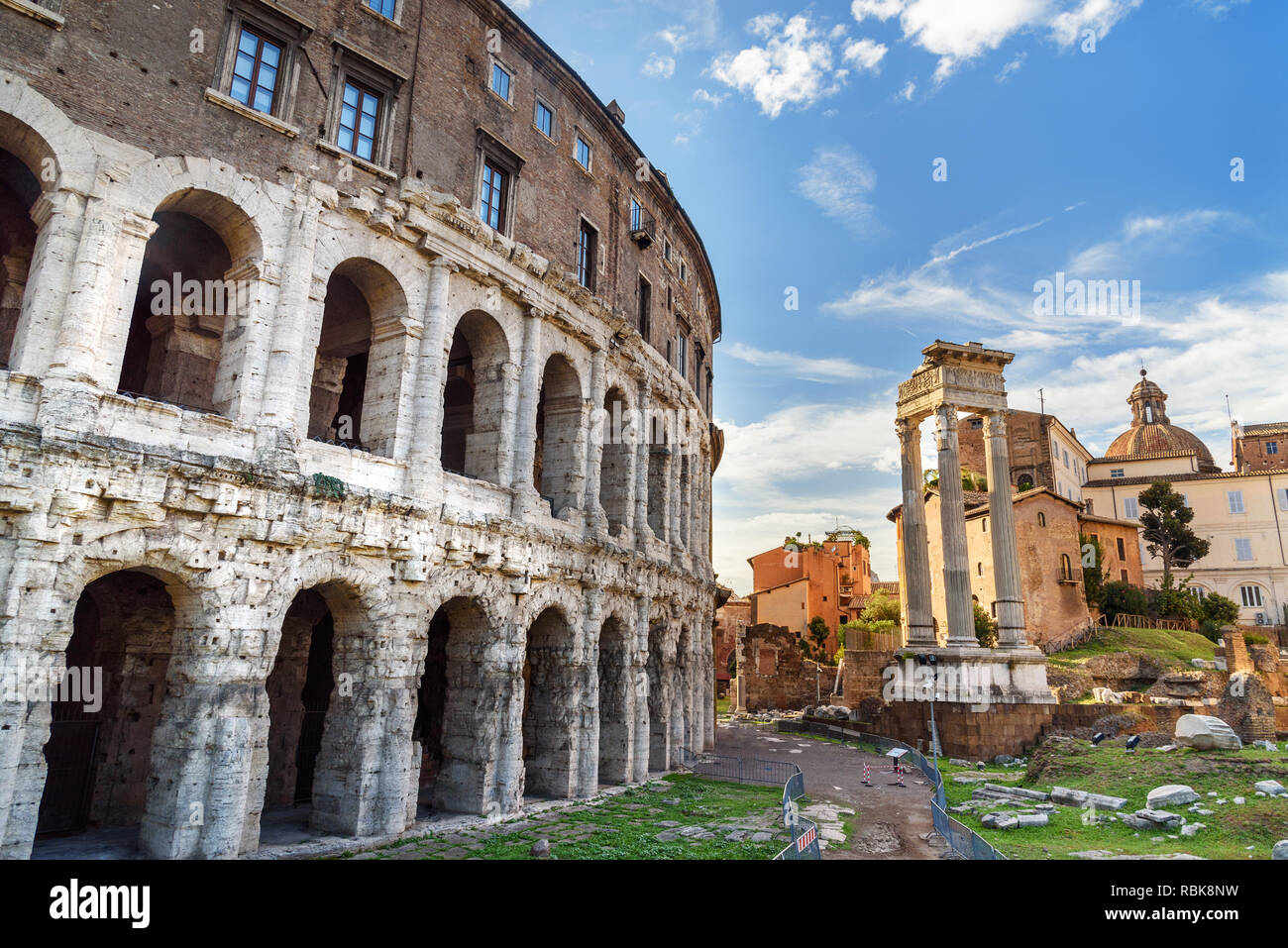 Ancien théâtre romain de Marcellus, le teatro di Marcello dans Rome ...
