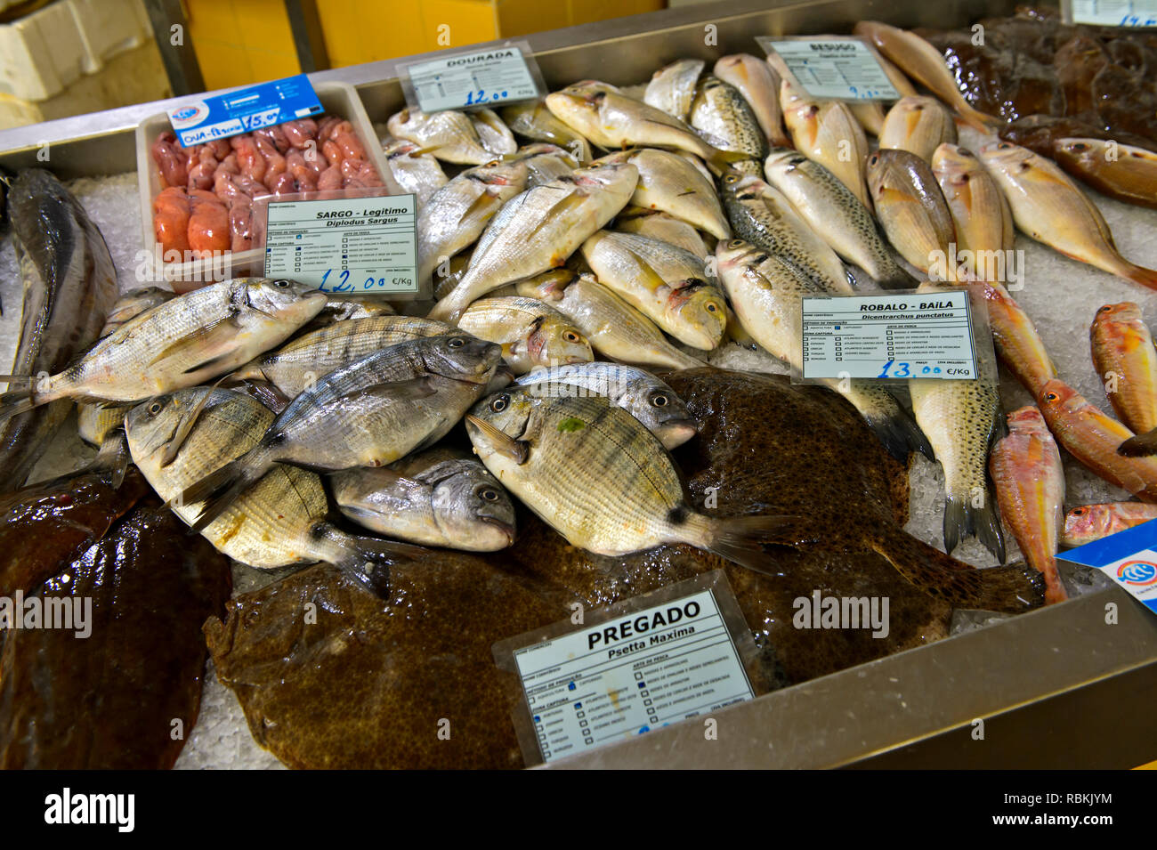 Portugal fish market Banque de photographies et d’images à haute ...