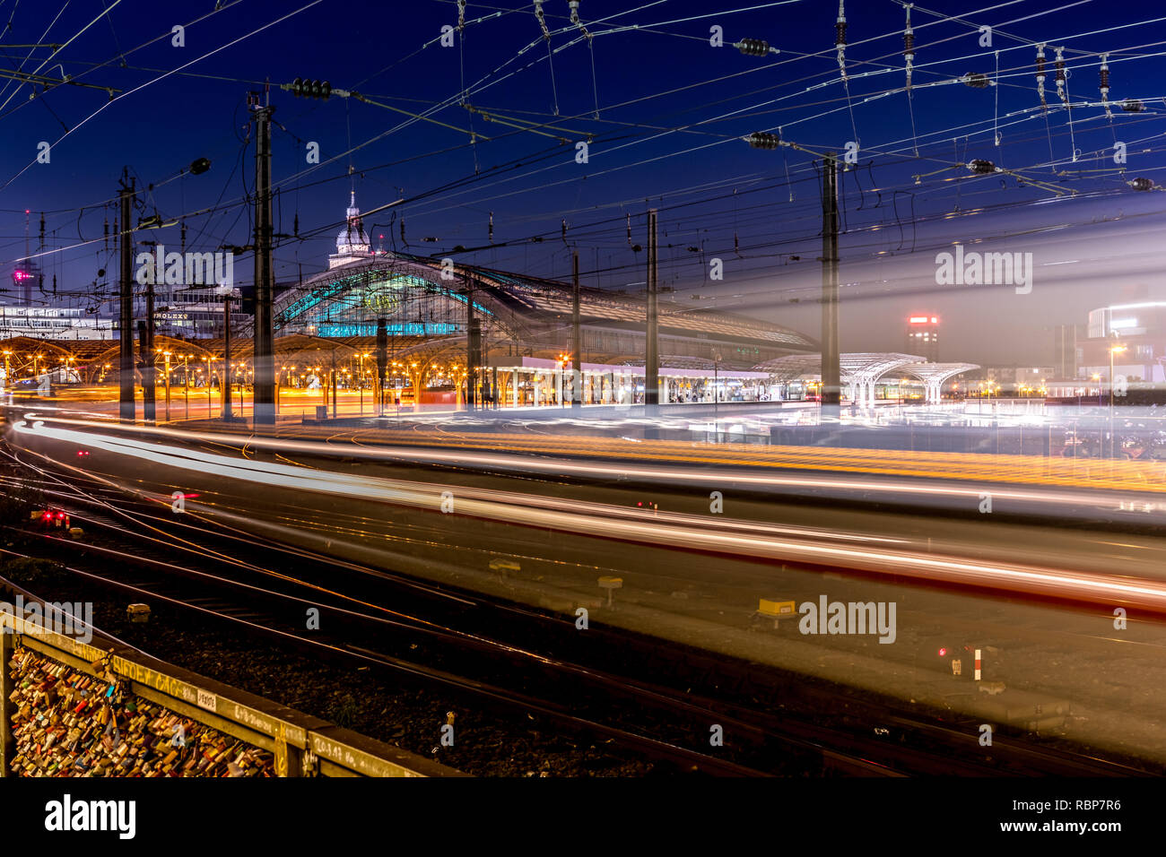 Koln hauptbahnhof Banque de photographies et d’images à haute résolution - Alamy