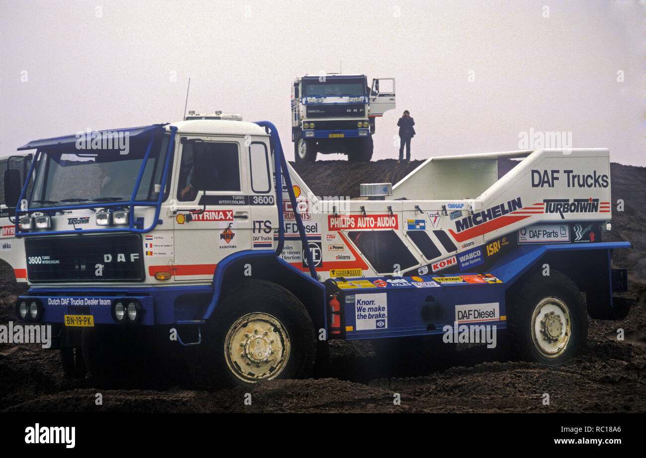 1986 DAF 3600 Turbo Twin et DAF 3300 Turbo 4x4 Paris Dakar Rally trucks ...