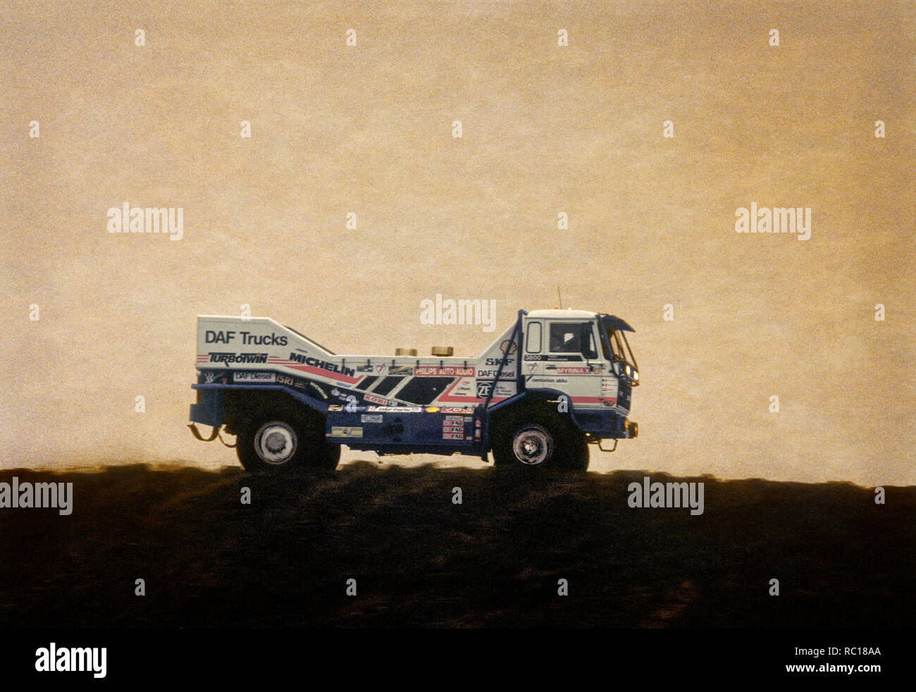 1986 DAF 3600 Turbo Twin et DAF 3300 Turbo 4x4 Paris Dakar Rally trucks ...