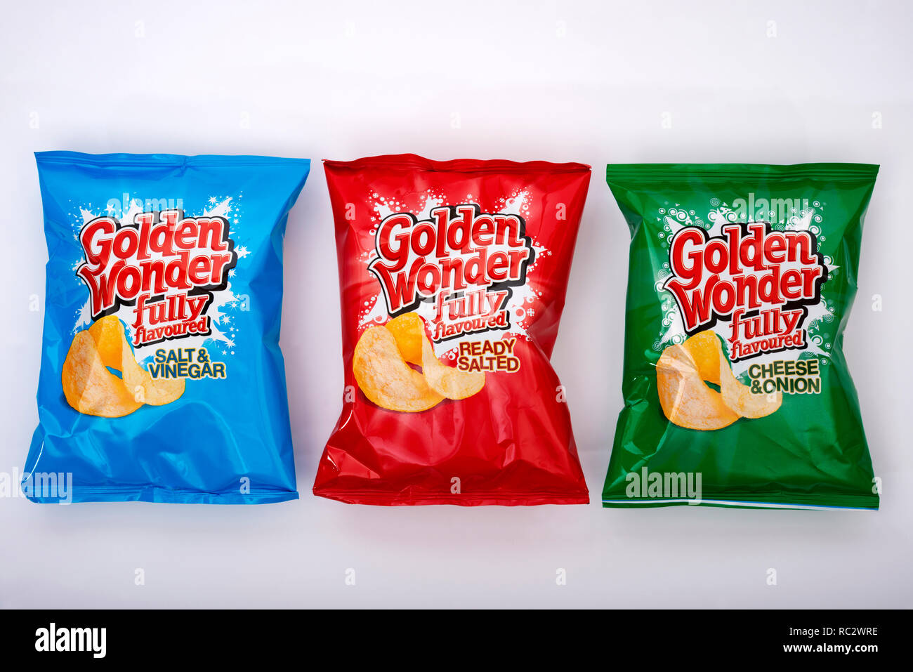 Chips au sel et au vinaigre golden wonder Banque de photographies et d ...