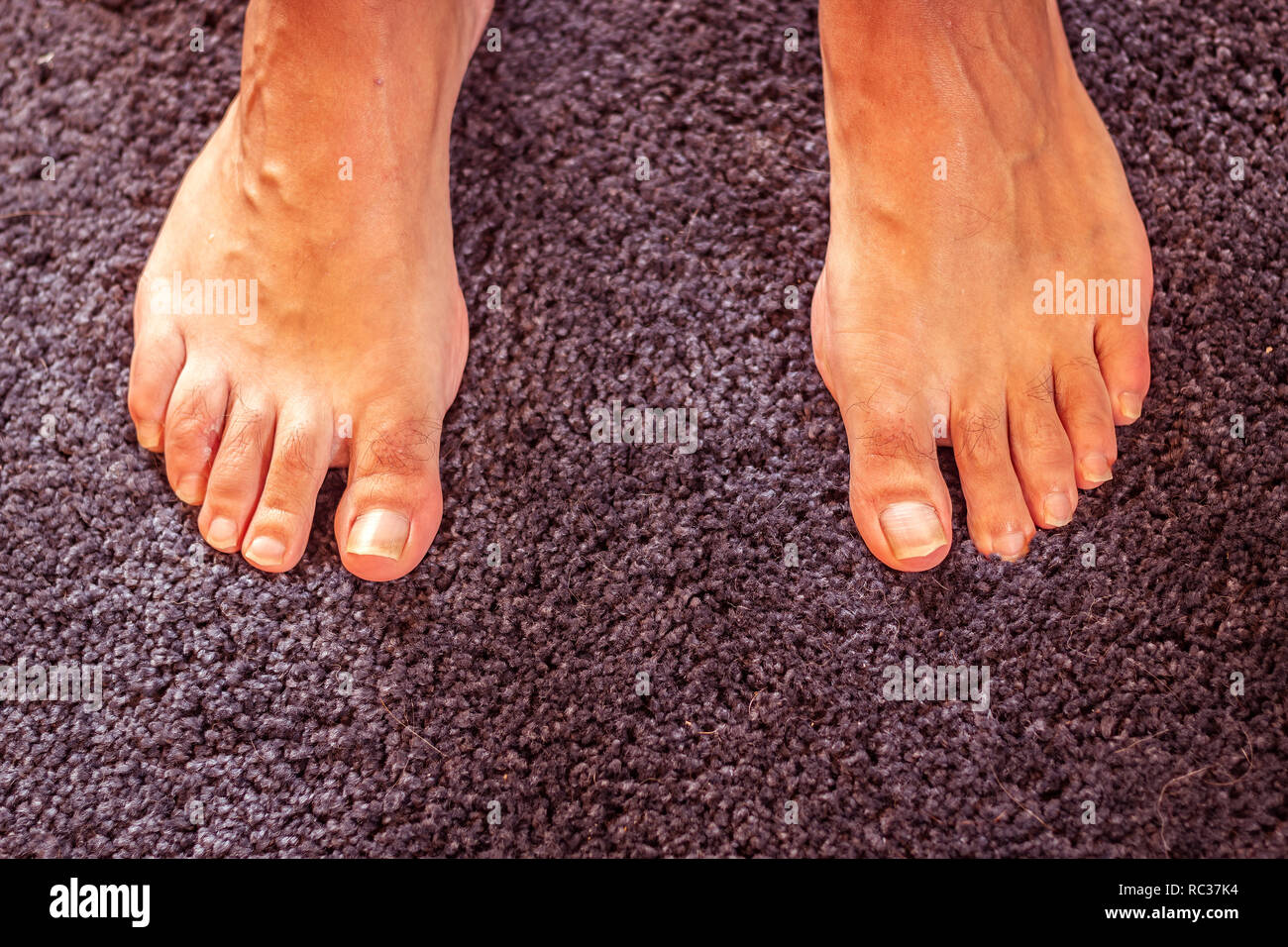 Massage pieds pour homme Banque de photographies et d’images à haute ...