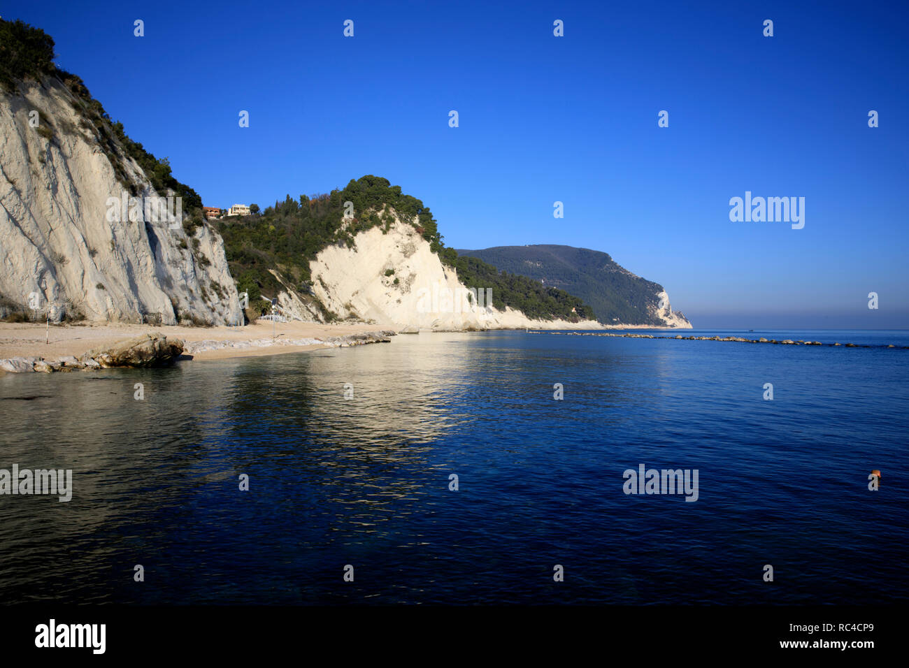 Numana beach Banque de photographies et d’images à haute résolution - Alamy