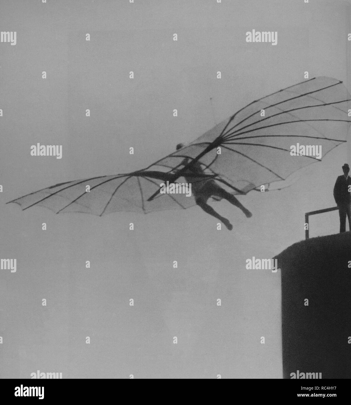 Otto lilienthal glider Banque d'images noir et blanc - Alamy