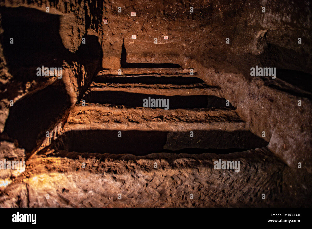 Italie Basilicate Venosa et catacombes juives paléochrétienne Photo ...