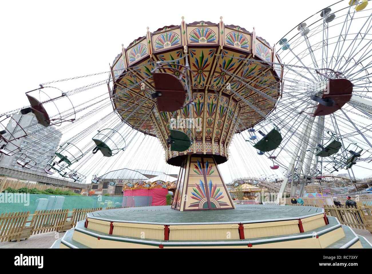 Le parc d'attractions Dreamland dévoilent leurs années 20 mChair O Plan ...