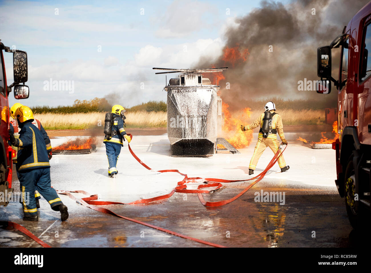 La formation des pompiers, de l'équipe de pompiers hélicoptère maquette ...