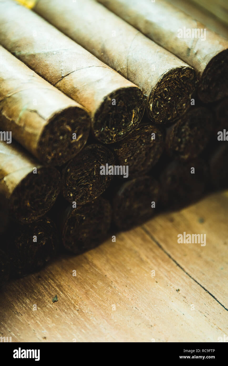 Long filler cigars Banque de photographies et d’images à haute ...