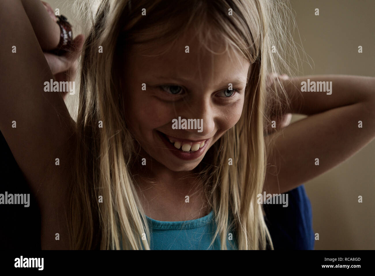 Girl smile dimple Banque de photographies et d’images à haute ...