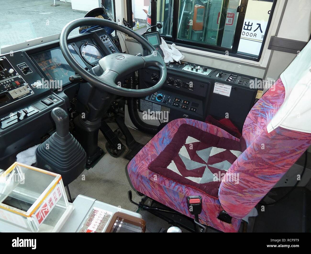 Cockpit de bus Banque de photographies et d’images à haute résolution ...