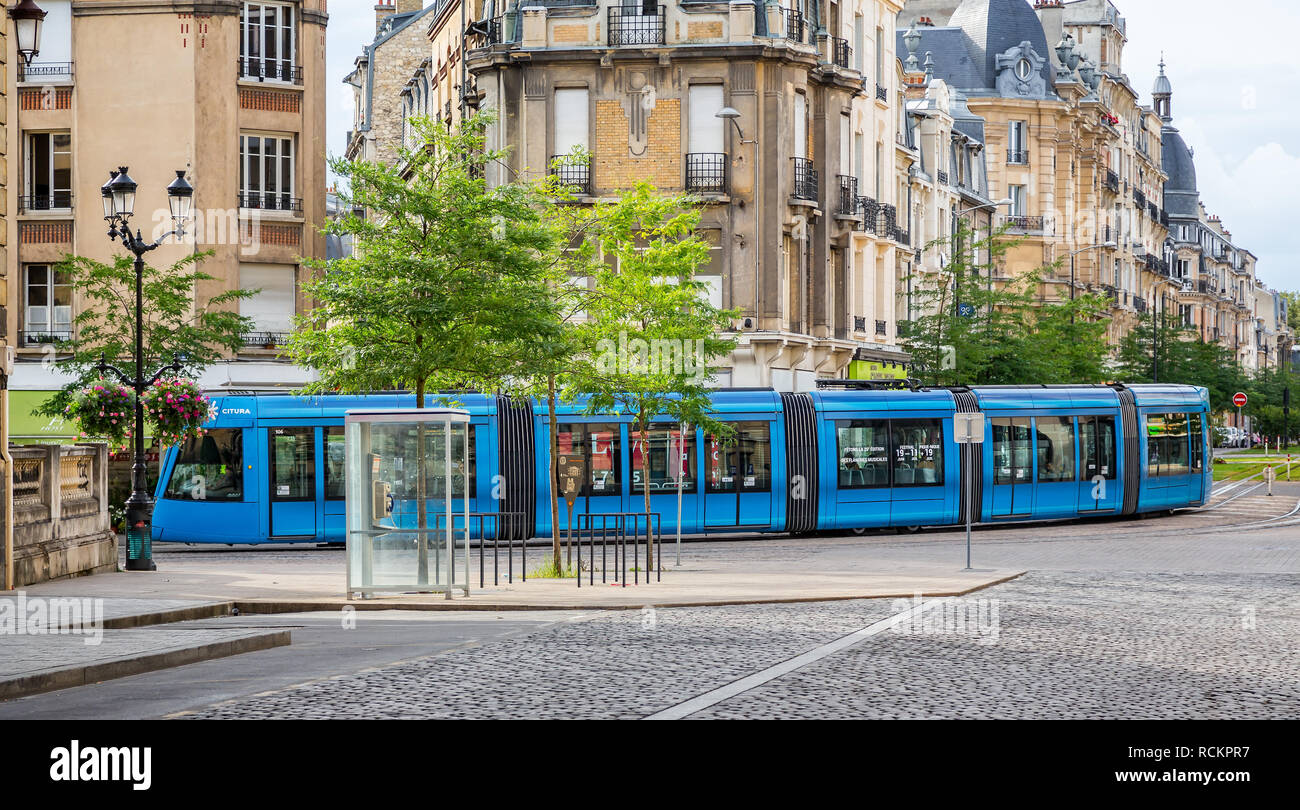 Reims tramway Banque de photographies et d’images à haute résolution ...