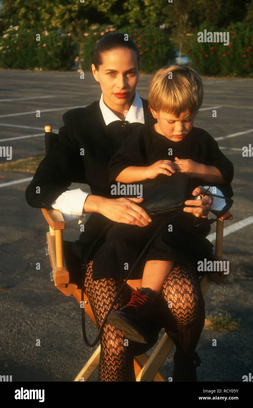 Christina fulton and her son weston cage Banque de photographies et d ...