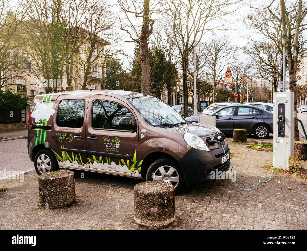 STRASBOURG, FRANCE - circa 2018 : Vue de côté branché en mini ...