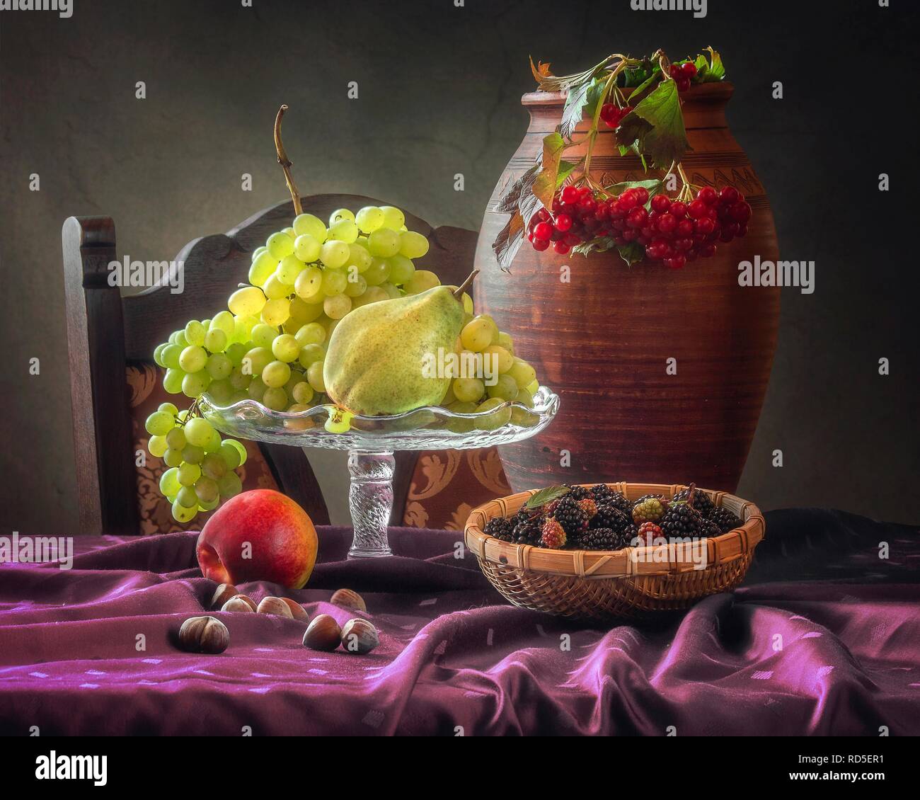 Nature morte fruits legumes Banque de photographies et d’images à haute résolution - Alamy