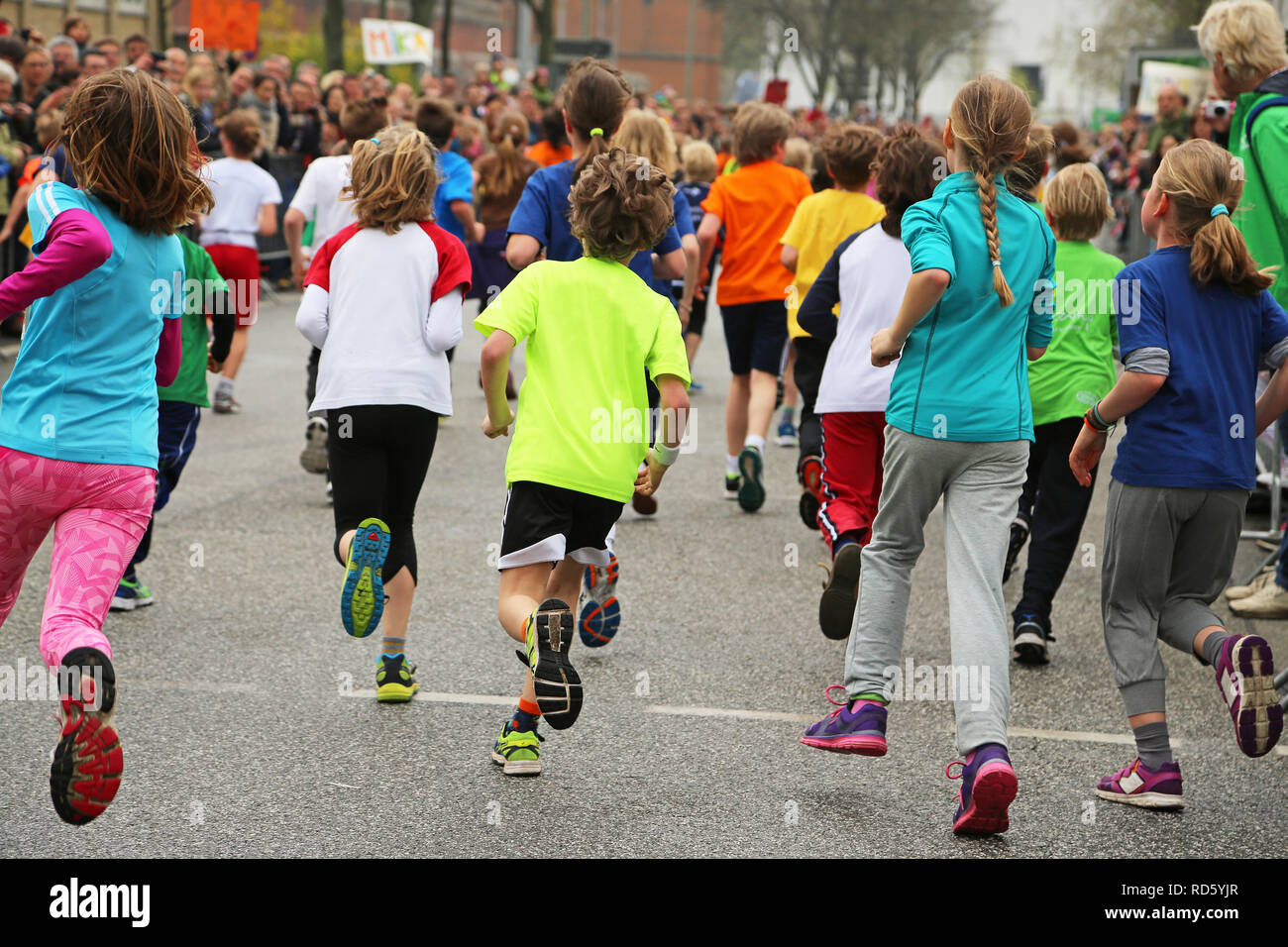 Course de course pour enfants Banque de photographies et d’images à ...