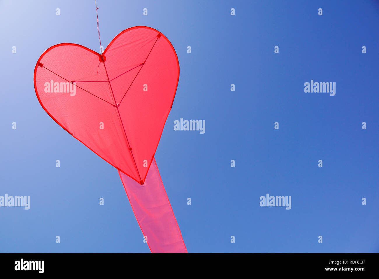 Coeur de cerf volant dans le ciel Banque de photographies et d’images à ...