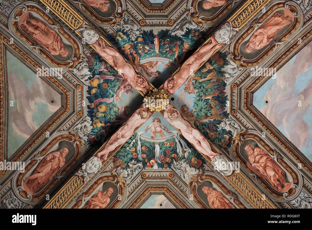 Fresque au plafond de la cathédrale de Parme, Emilie-Romagne, Italie ...