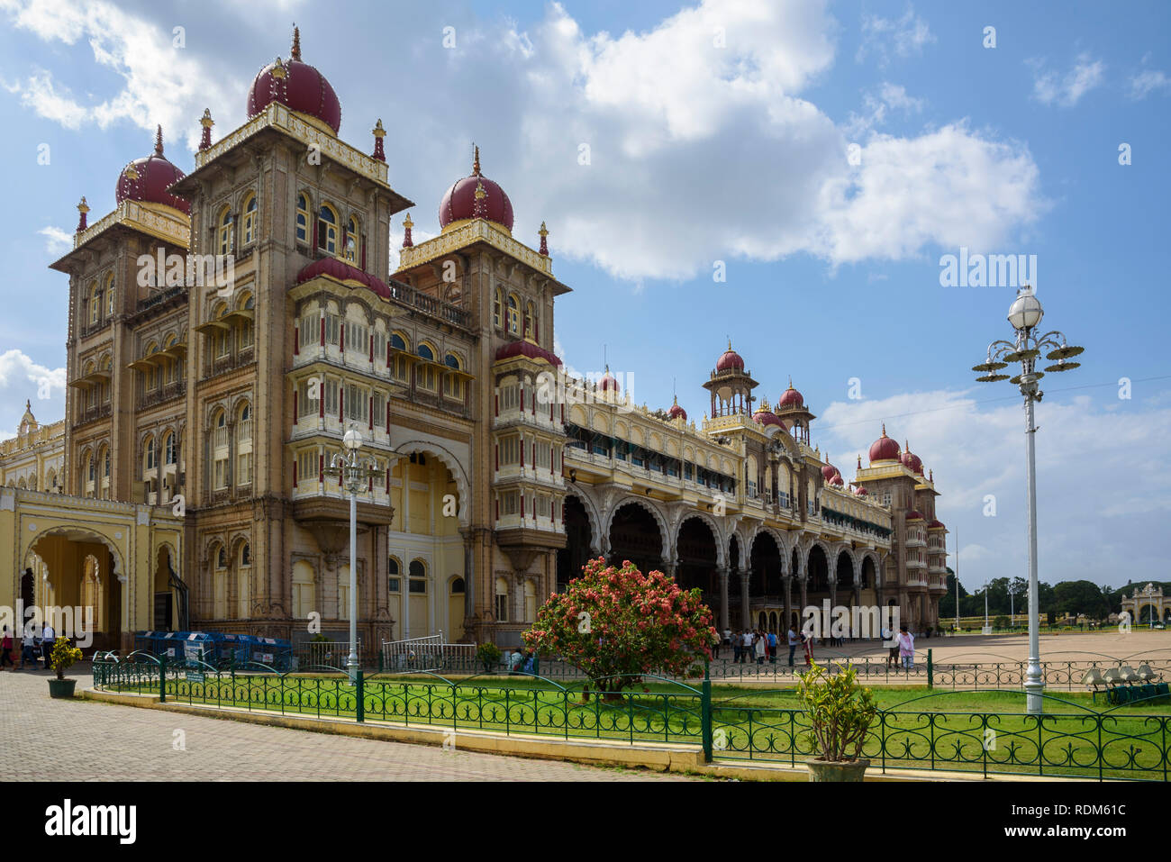 Palais mysuru Banque de photographies et d’images à haute résolution ...