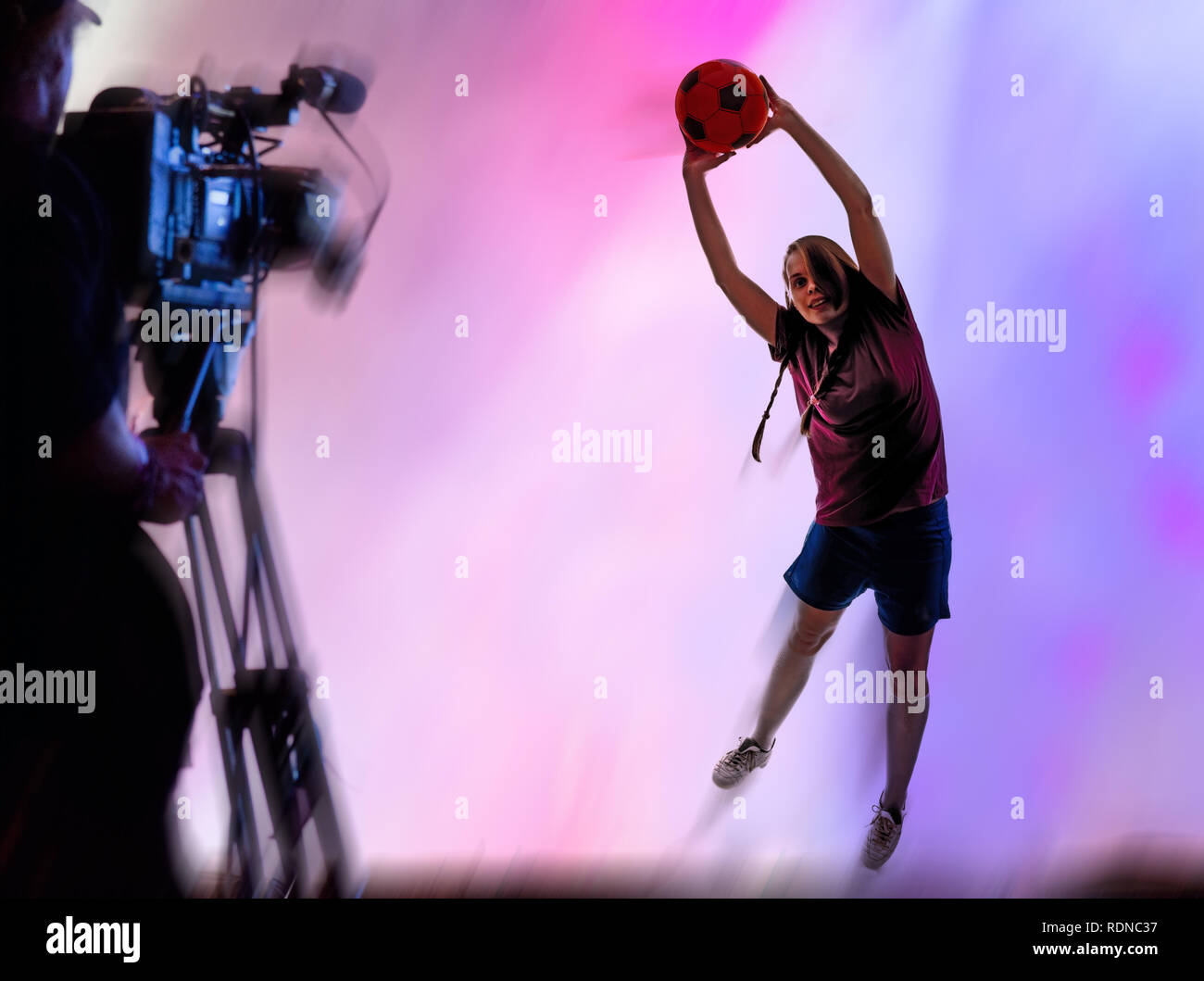 Television cameraman filming football match Banque de photographies et ...