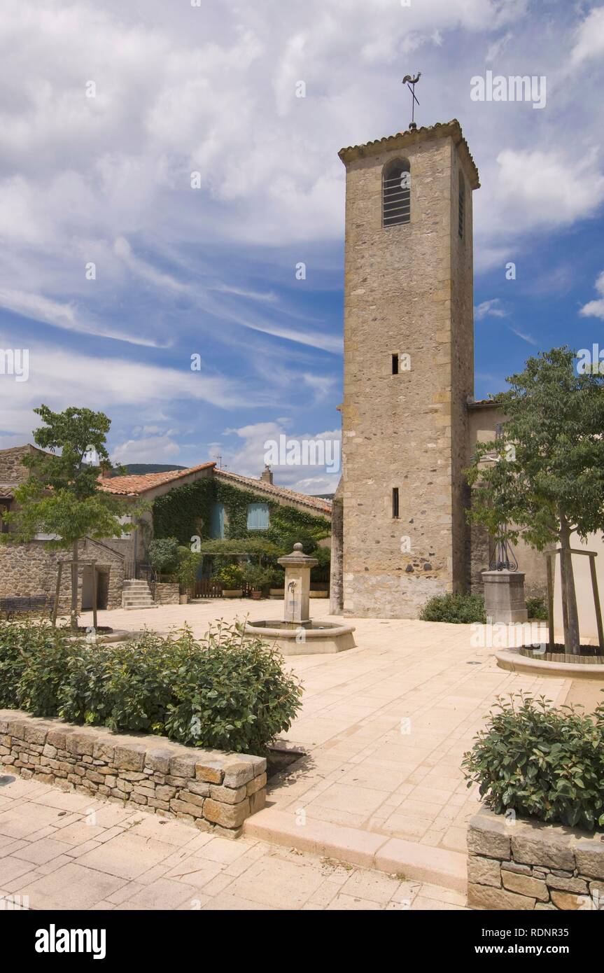 Village médiéval de Coux, place principale, Ardeche, Rhone Alpes ...