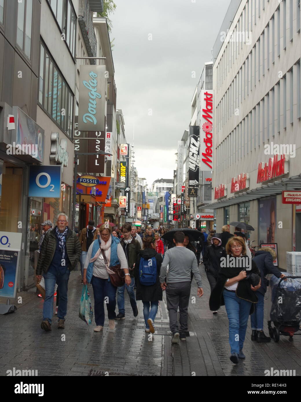 Shopping street cologne Banque de photographies et d’images à haute ...