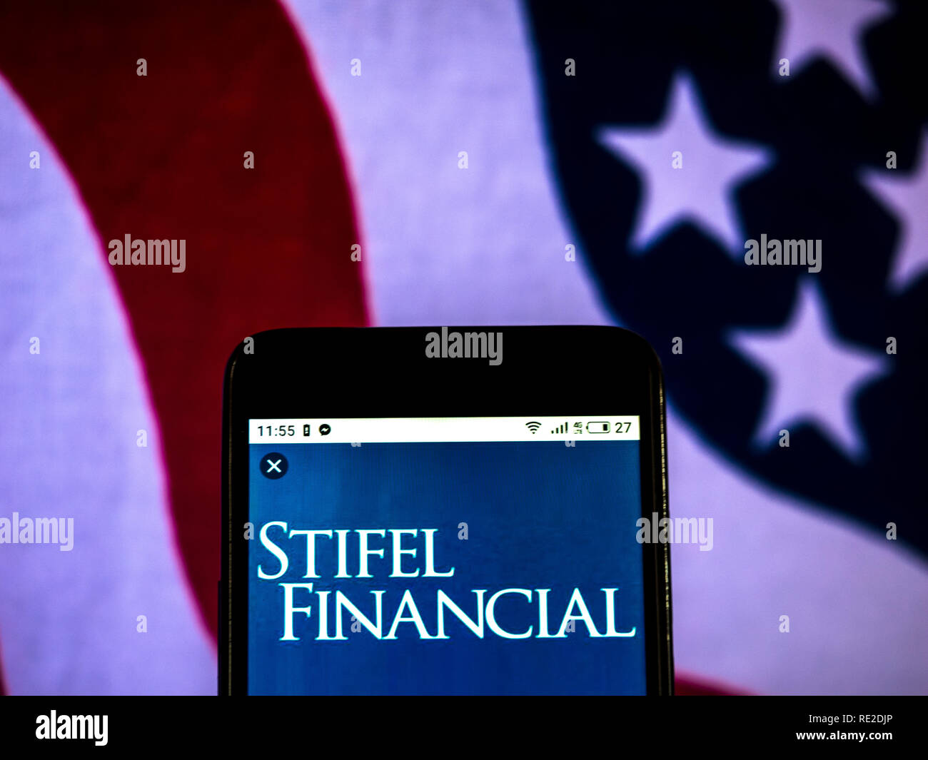 Stifel investment banking logo de l'entreprise vu affichée sur smart ...