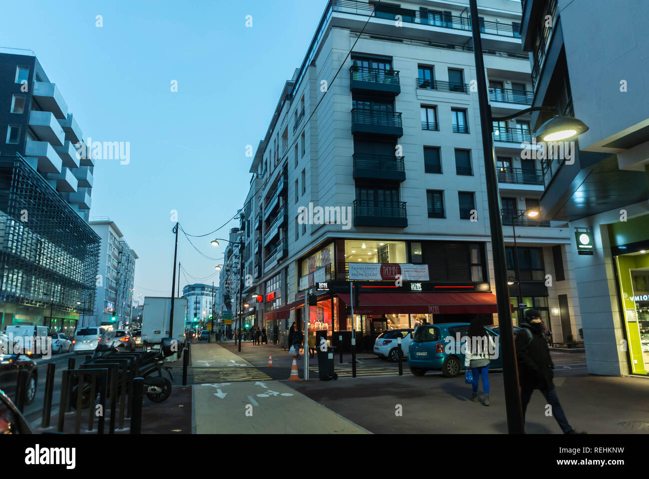 Paris banlieue street scene Banque de photographies et d’images à haute ...