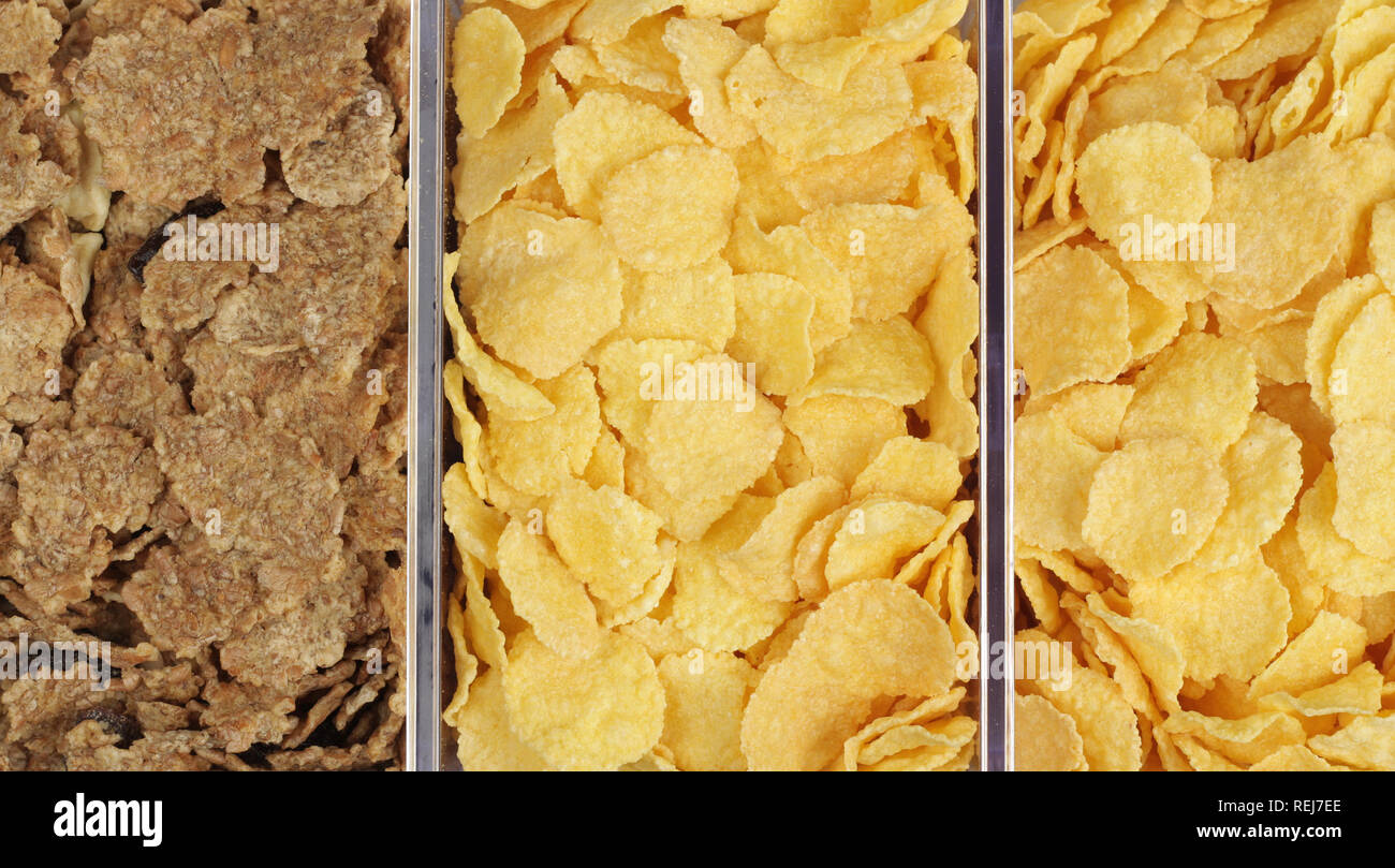 Différents types de céréales (avoine et flocons de maïs Photo Stock - Alamy
