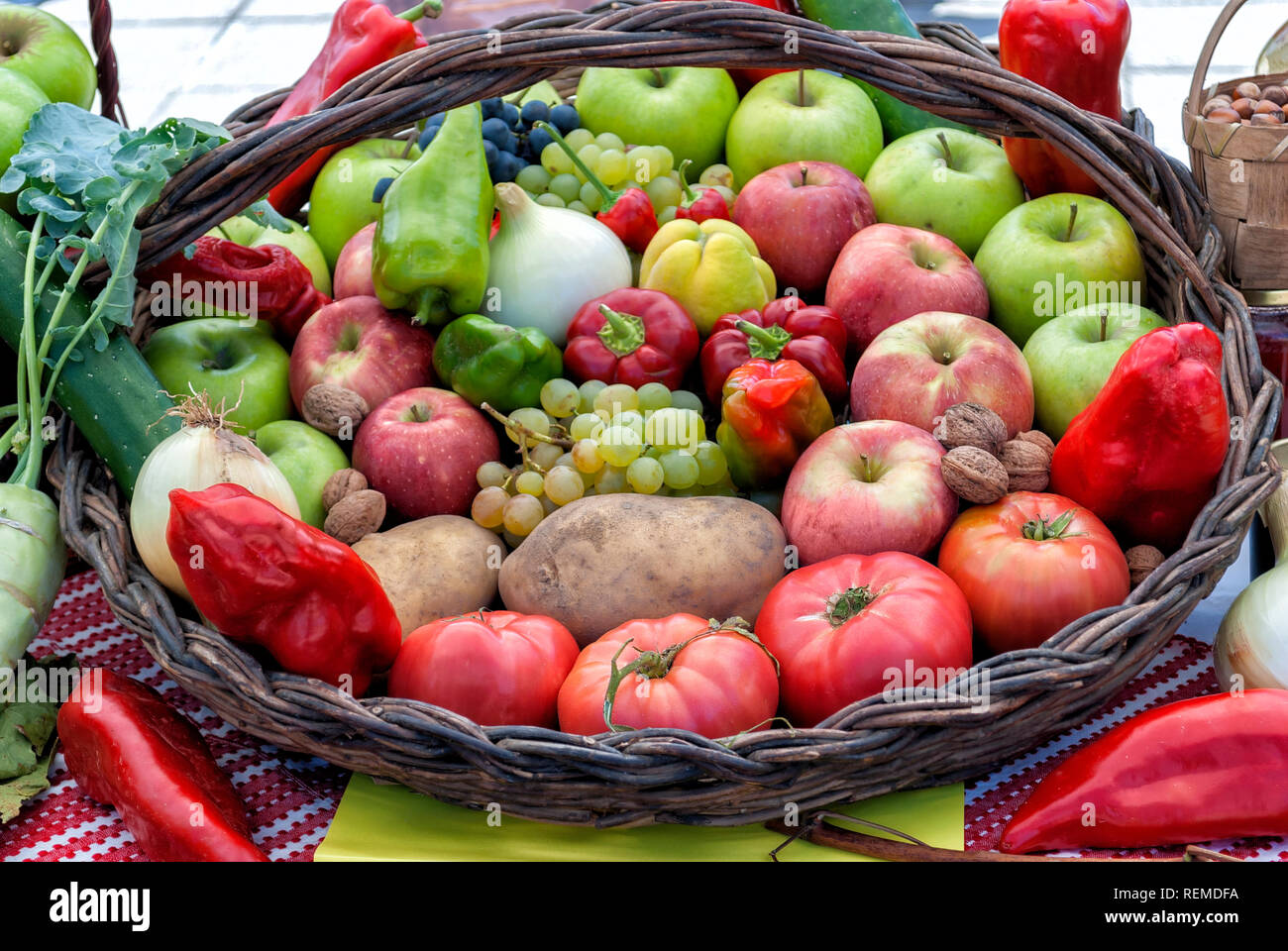 Nature morte fruits legumes Banque de photographies et d’images à haute résolution - Alamy