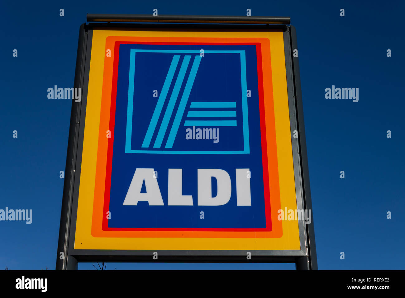 Aldi shop sign Banque de photographies et d’images à haute résolution ...