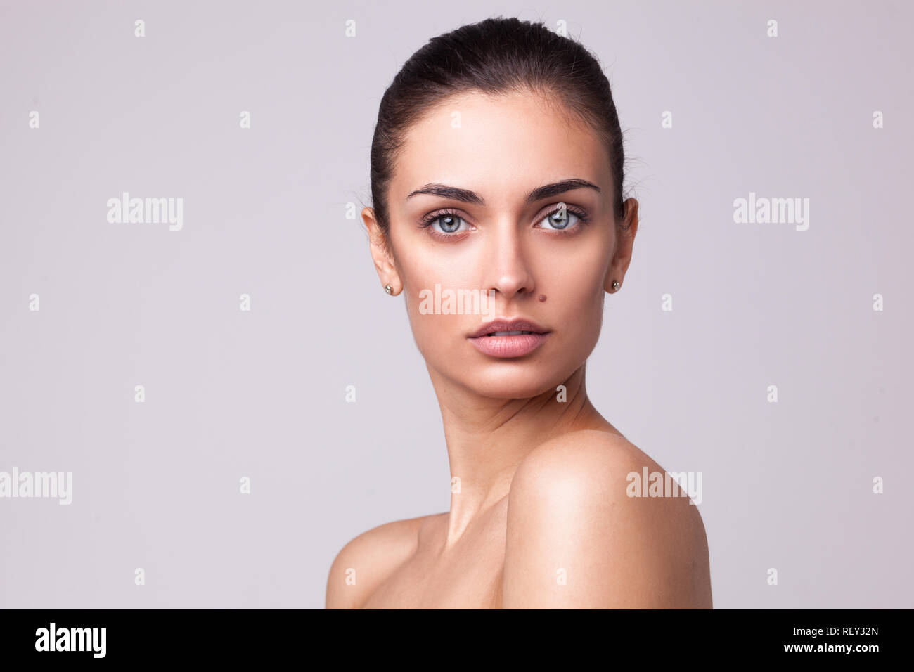 Belle brune Banque de photographies et d’images à haute résolution - Alamy