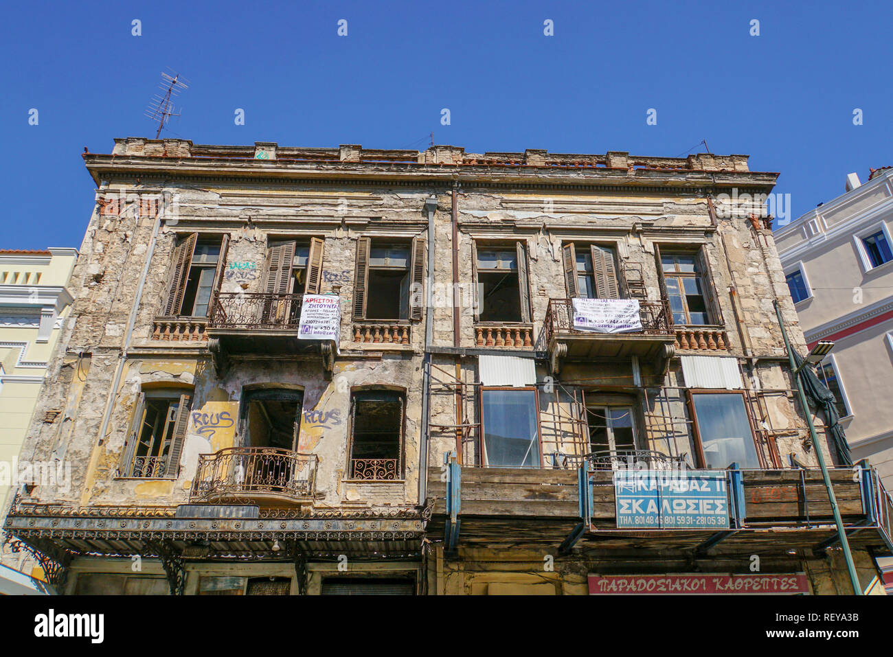 Vieux délabré Banque de photographies et d’images à haute résolution ...