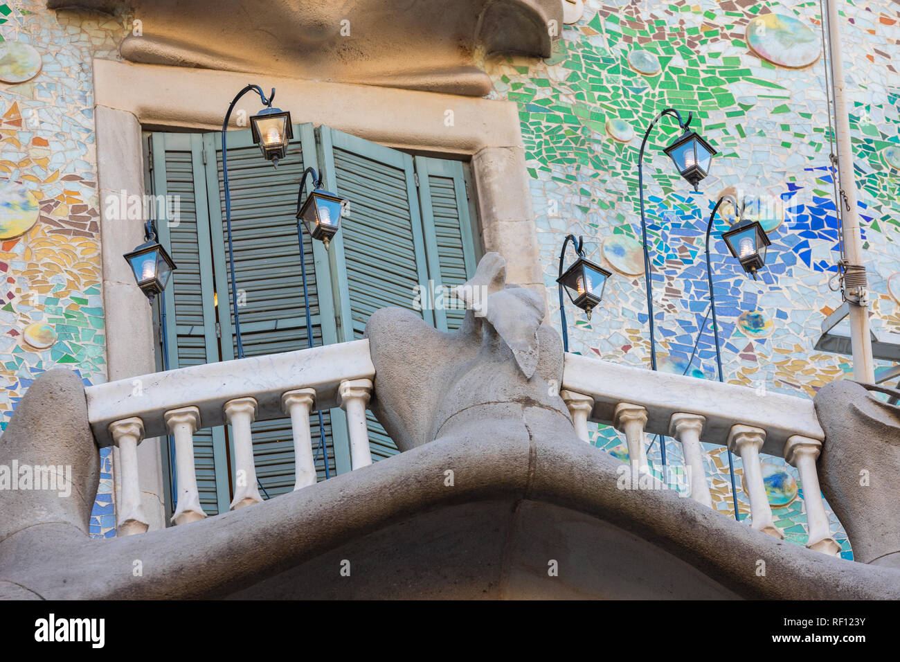 La Casa Batlló (Maison Batlló) créé par Antoni Gaudí à Barcelone ...
