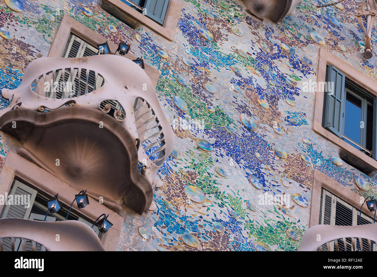 La Casa Batlló (Maison Batlló) créé par Antoni Gaudí à Barcelone ...