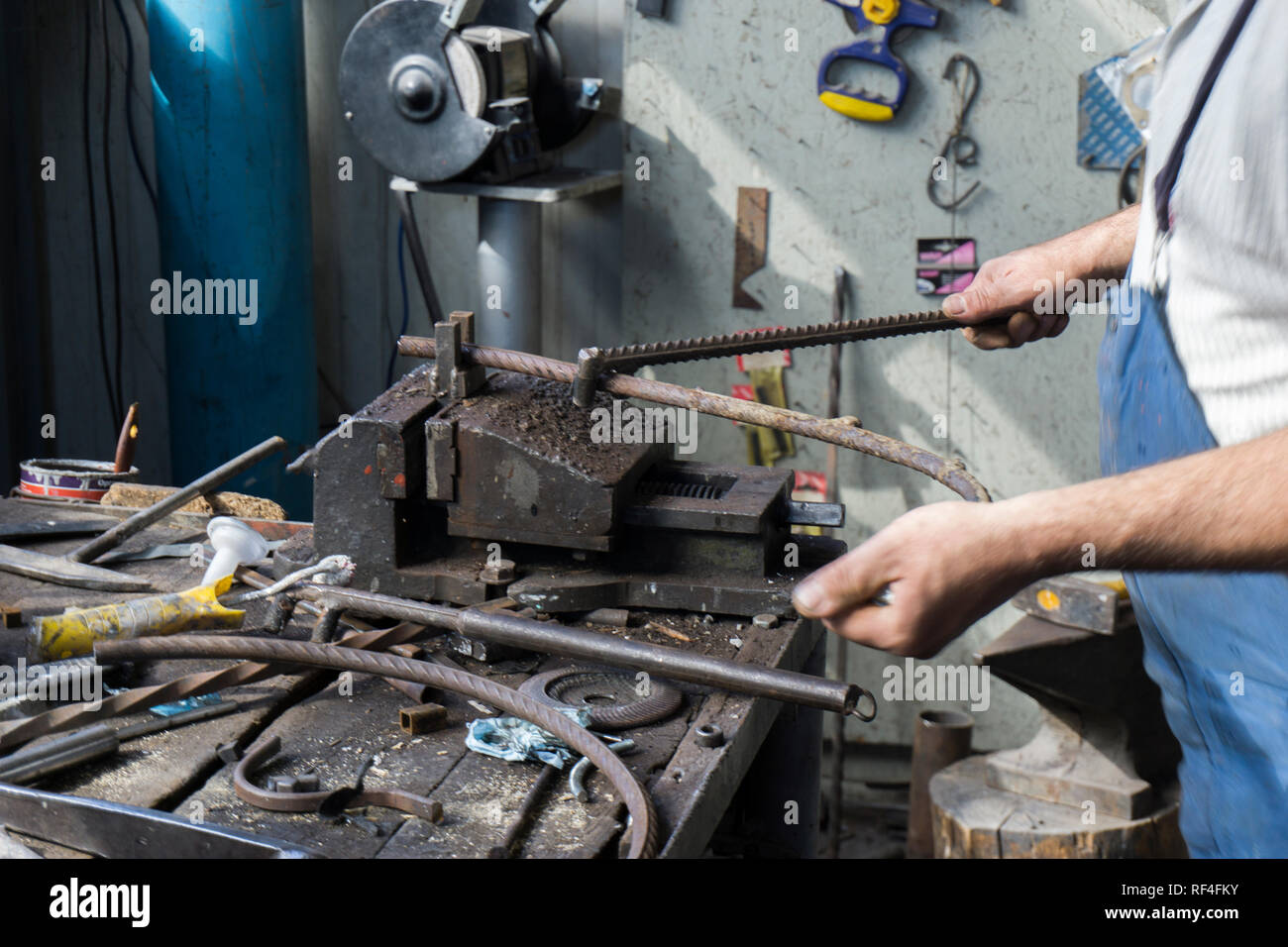 Fer forgé de forgeron avec équipement pour machine industrielle bender ...