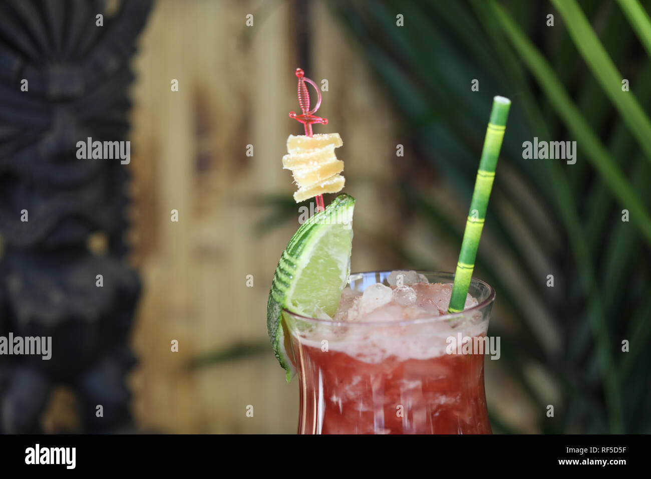 Tiki bar Banque de photographies et d’images à haute résolution - Alamy