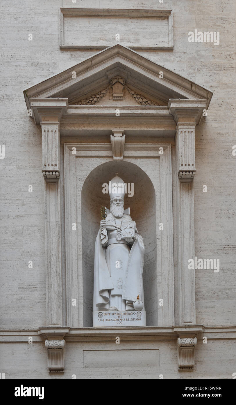 Vatican - Oct 16, 2018. Ancienne statue de la Basilique Saint Pierre ou ...