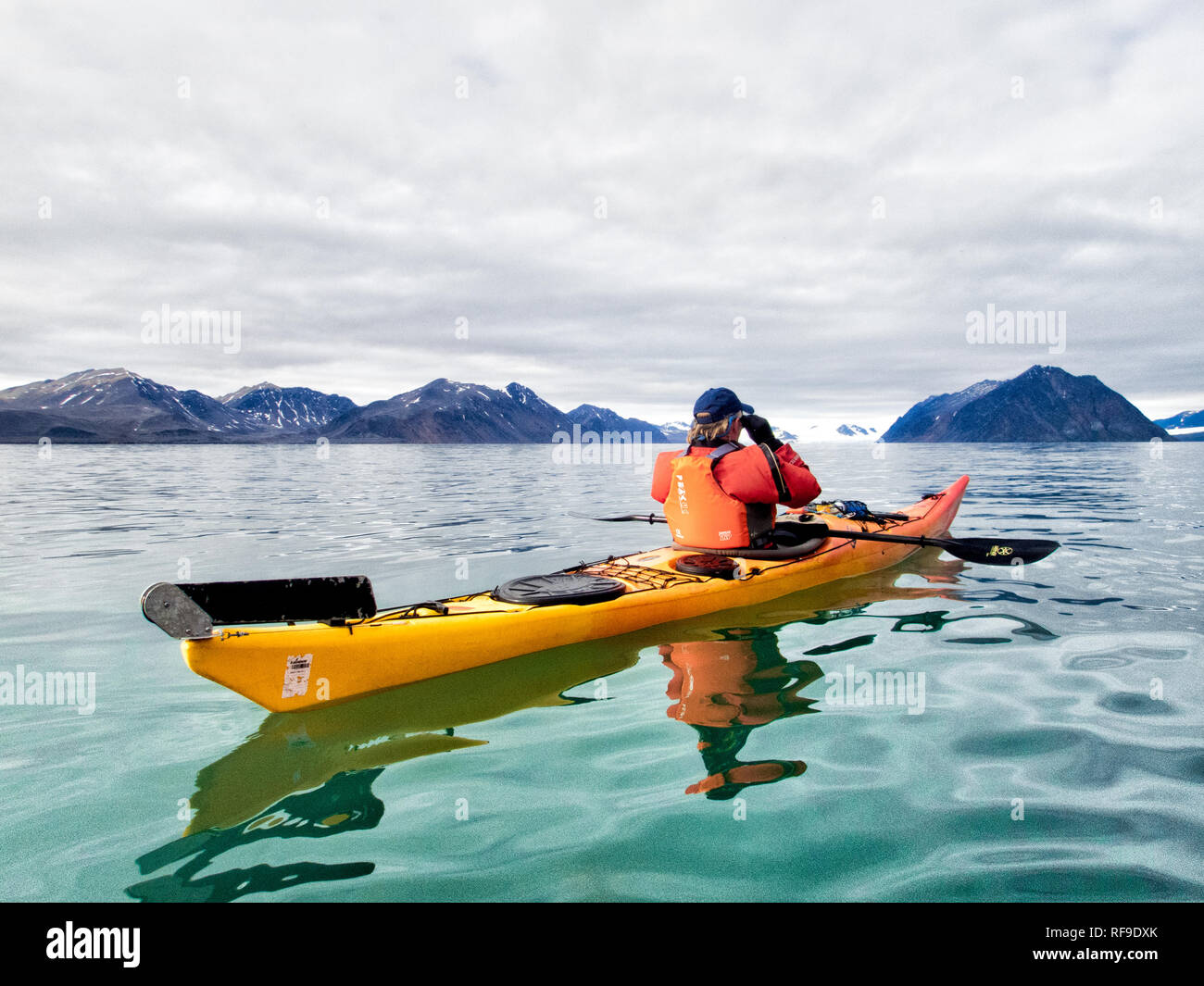Excursions en kayak arctique Banque de photographies et d’images à ...