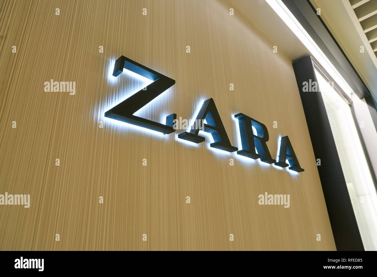 Zara sign Banque de photographies et d’images à haute résolution - Alamy