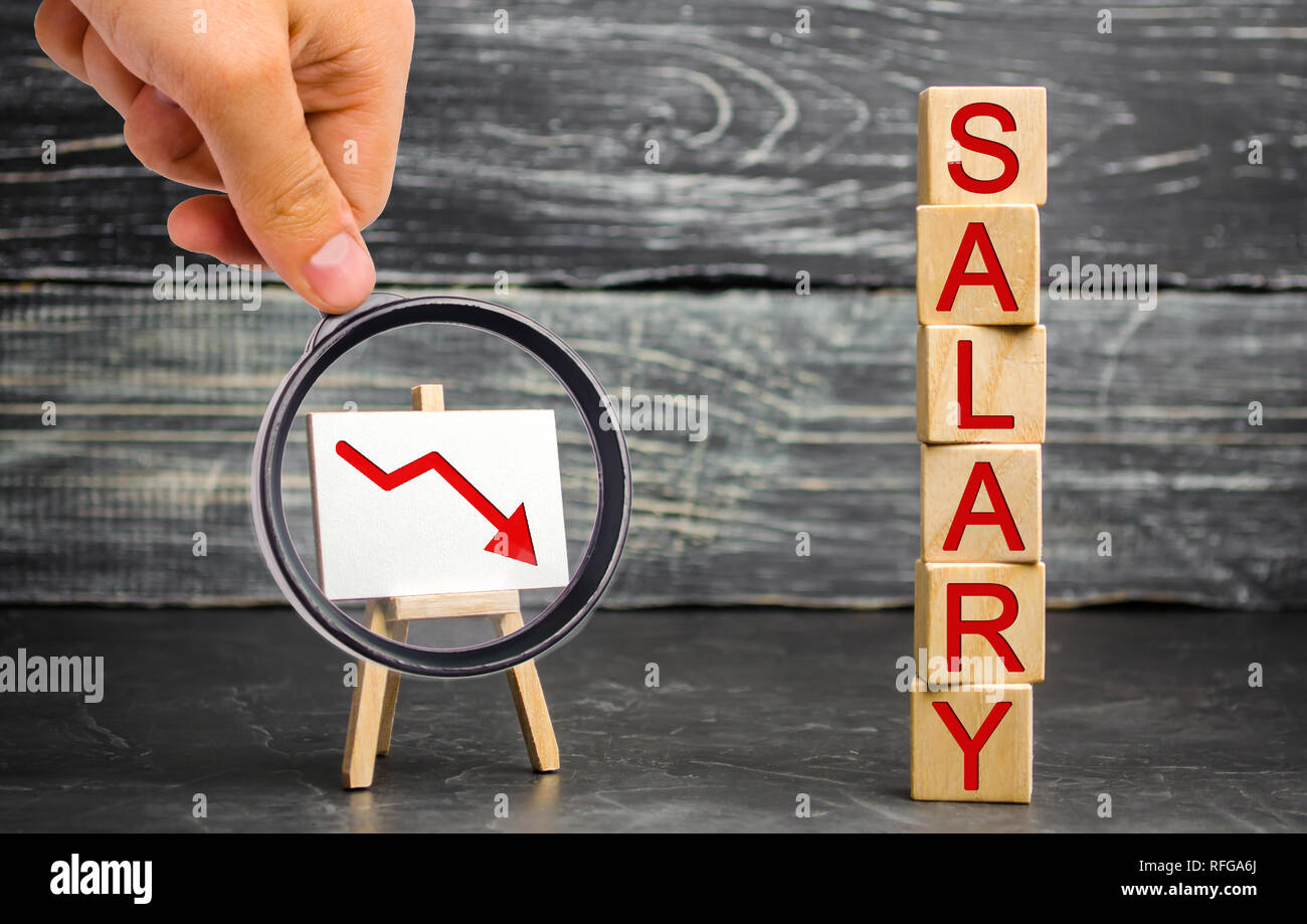 L'inscription 'salaire' et la flèche rouge vers le bas. salaire ...