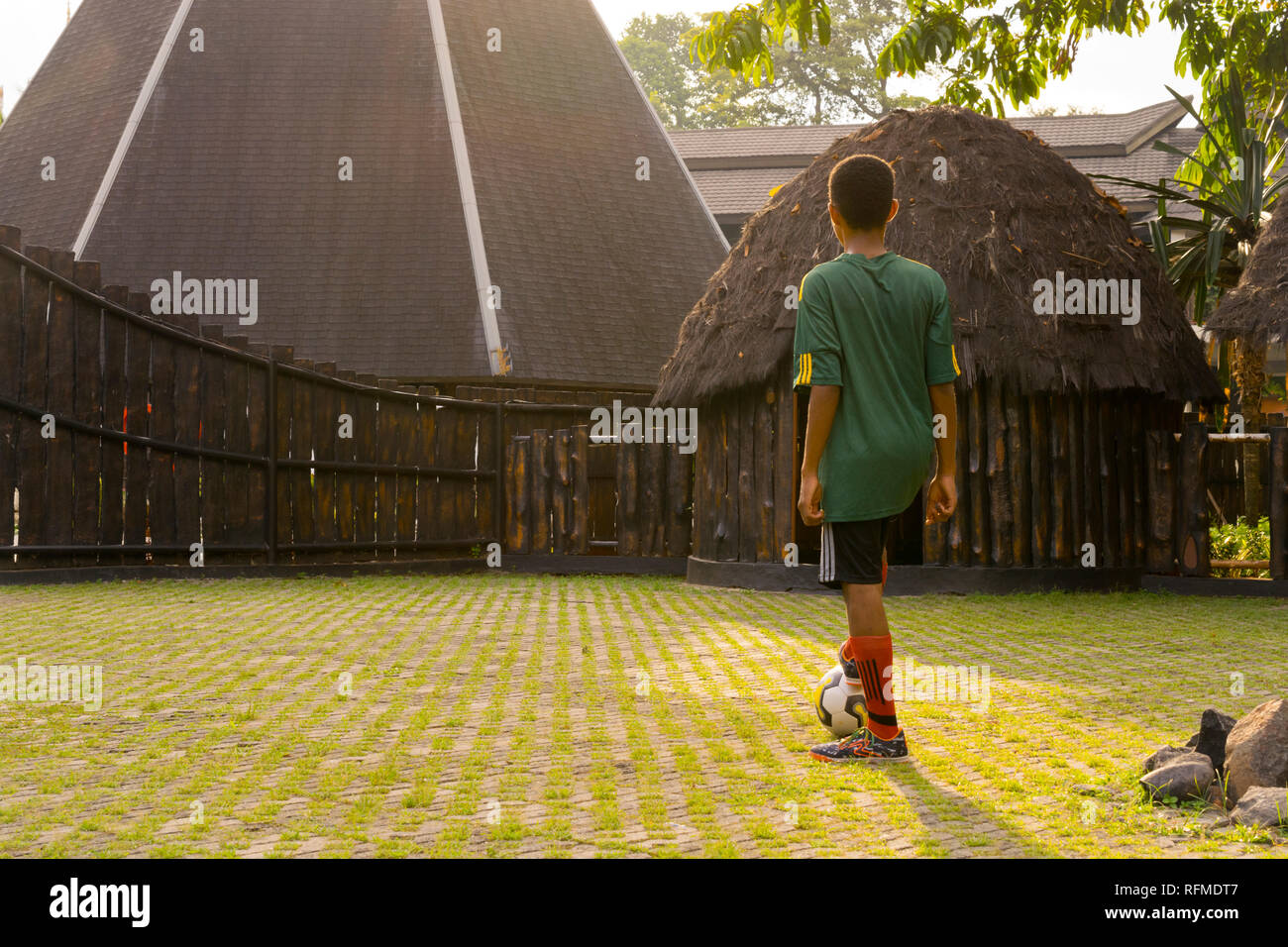 Maison traditionnelle de papou Banque de photographies et d’images à ...