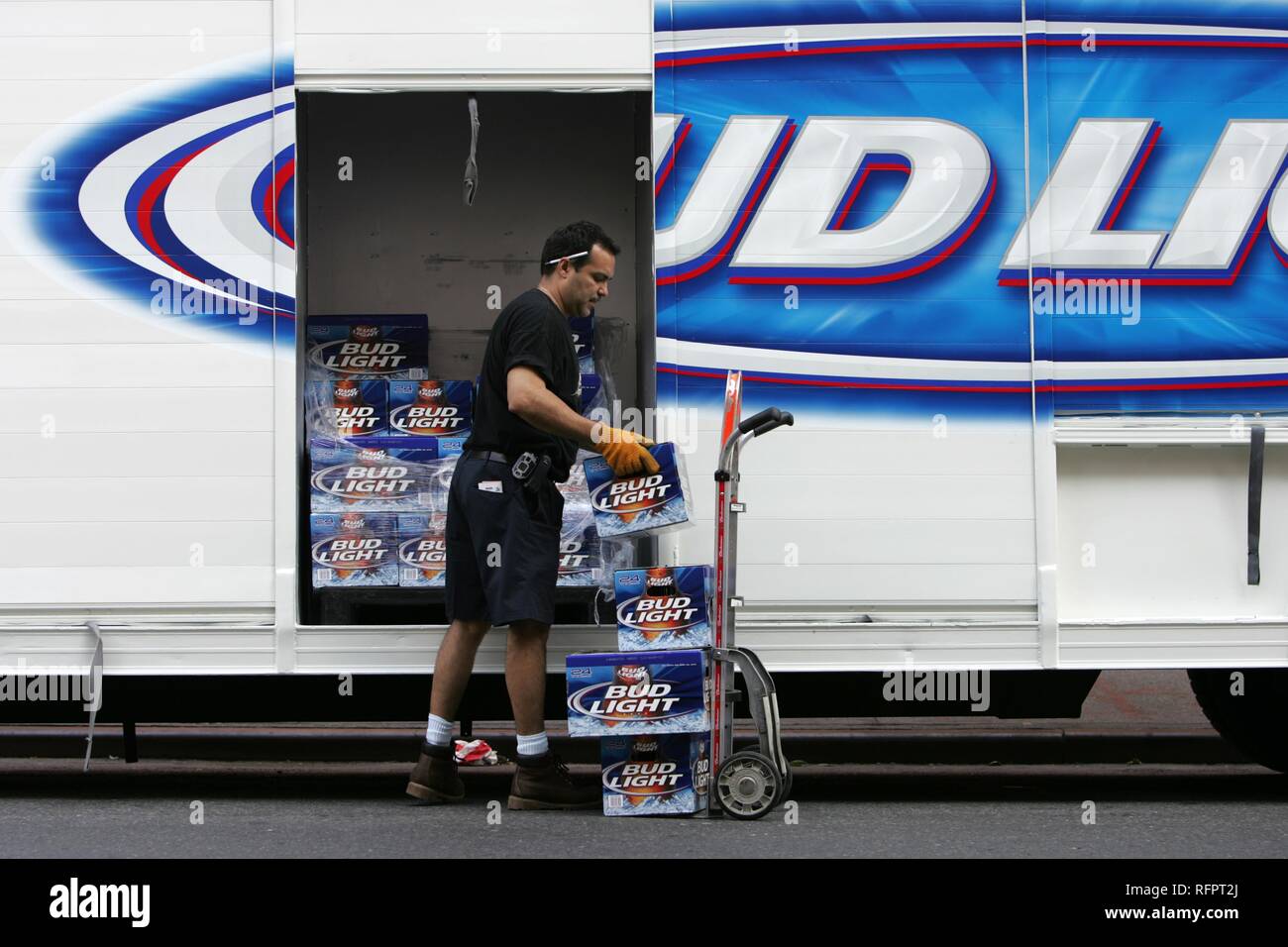 Budweiser beer delivery truck Banque de photographies et d’images à ...