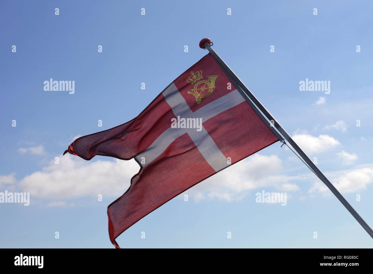 Drapeau blanc avec croix rouge Banque de photographies et d’images à ...
