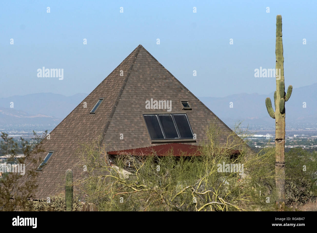 Maison pyramidale Banque de photographies et d’images à haute ...