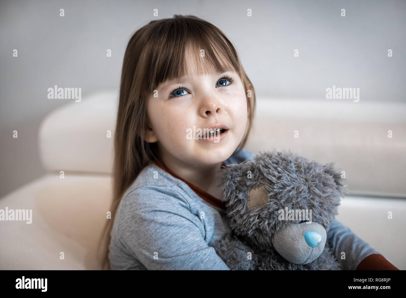 Pleurer triste Banque de photographies et d’images à haute résolution ...