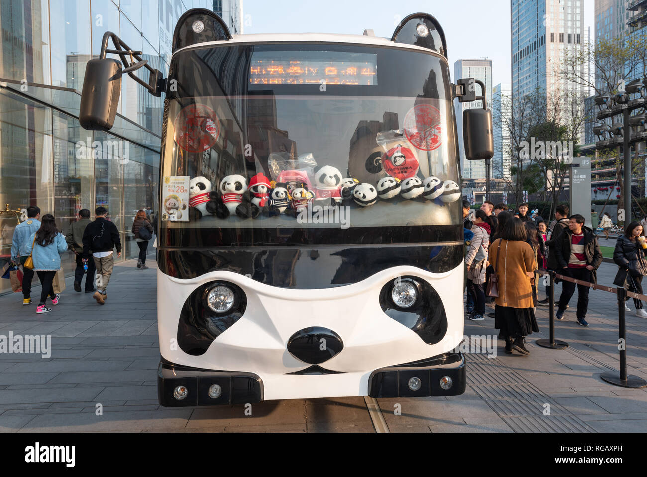Bus panda Banque de photographies et d’images à haute résolution - Alamy
